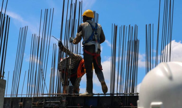 How to Build a Website to Attract Construction Company Leads - Lasso Up